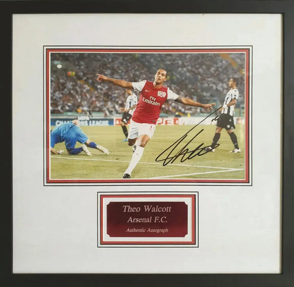 Theo Walcott Signed Arsenal Photo - Framed with COA – Darling Picture ...
